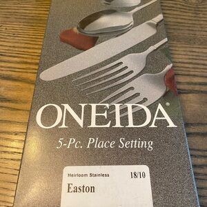 Oneida | Dining | Oneida Heirloom Stainless Easton Flatware Set 2 ...